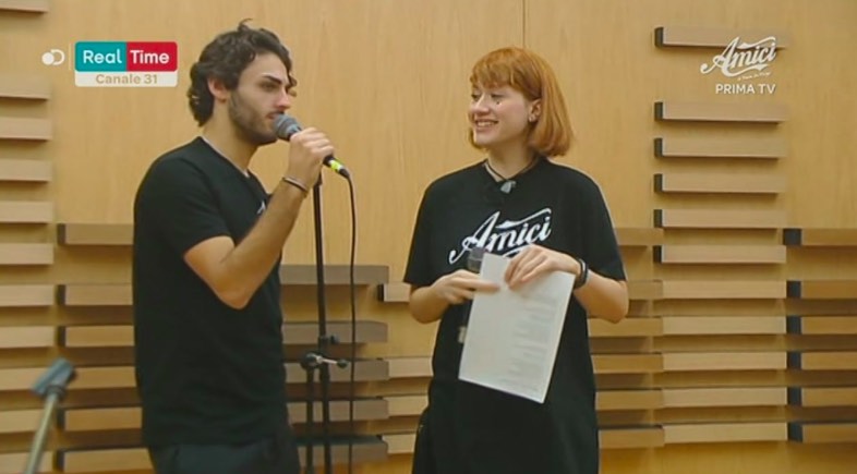 Alberto e Tish imitano Albano e Romina ad Amici (VIDEO)