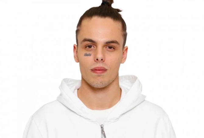 Alvis: ecco chi è il cantante della squadra bianca di Amici 18