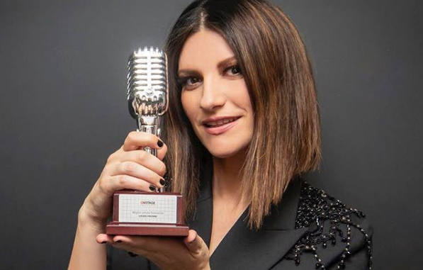 Laura Pausini replica alle critiche, poi smentisce una fake news