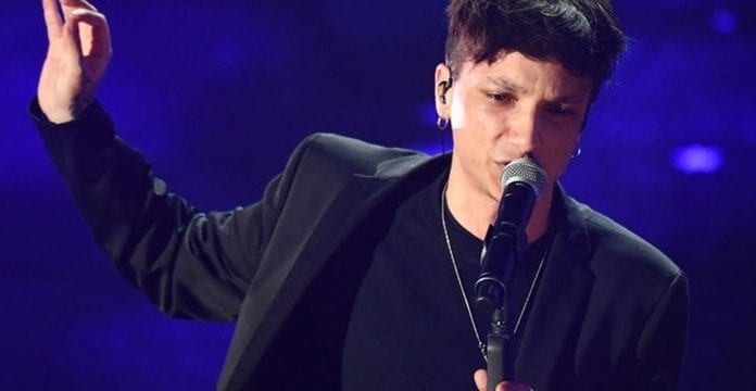 Ultimo: età, altezza, genitori, brani, fidanzata e Instagram