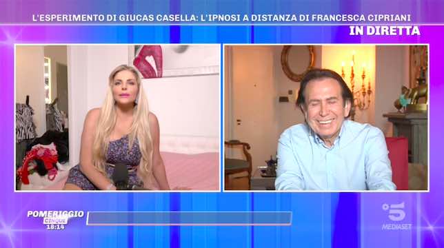 Giucas Casella ipnotizza Francesca Cipriani in diretta a Pomeriggio 5