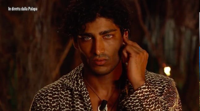 Akash Kumar: spunta una vecchia intervista "No all'Isola, troppo trash"