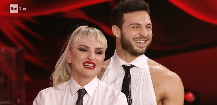 Arisa e Vito Coppola stanno insieme? Una risposta di lei accende il gossip
