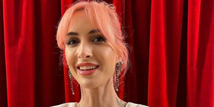 Chi è Ema Stokholma? Età, altezza, vita privata e Instagram