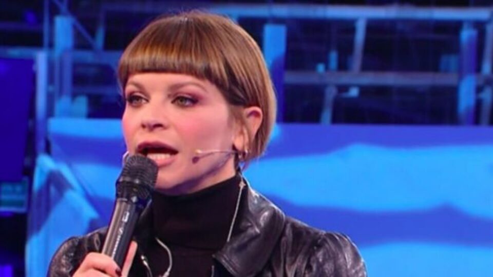 Alessandra Amoroso, il divertente siparietto ad Amici 22