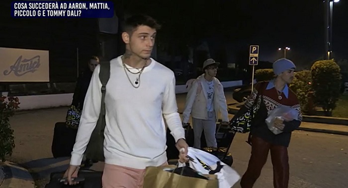 Amici 22, Aaron, Tommy Dali, Piccolo G e Mattia lasciano la casetta