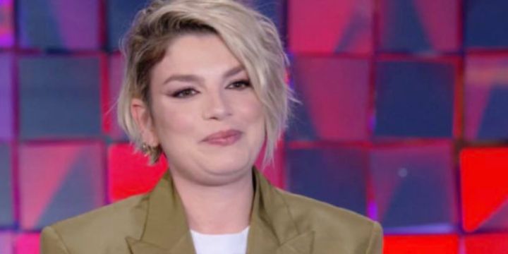Emma Marrone, commenta con autoironia la sua vita sentimentale