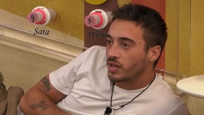 GF Vip, perché Antonino ha una stanza e un bagno solo per sé