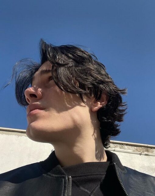 Biondo diventa moro, il nuovo look del cantante (FOTO)