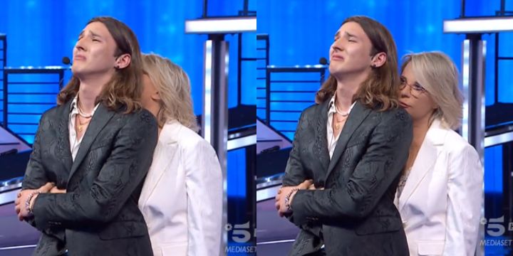 Maria De Filippi abbraccia Cricca quando va al ballottaggio finale