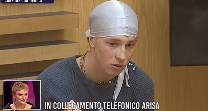 Amici 22, Wax fa ancora le bizze e rifiuta un guanto di Arisa