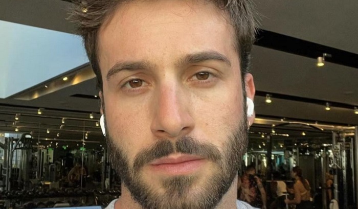 Andreas Muller torna a parlare del Serale di Amici e lo critica