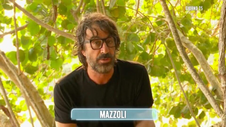 Isola dei Famosi, Mazzoli fa una rivelazione su un naufrago