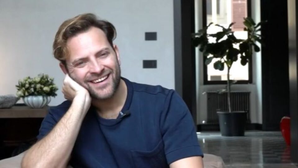 Alessandro Borghi è diventato papà per la prima volta