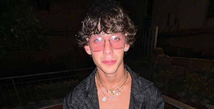 Samu Segreto compie 19 anni e posta una foto di lui da bambino