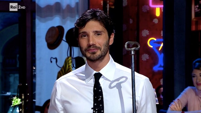 Stefano De Martino alla conduzione di uno show di e Bar Stella
