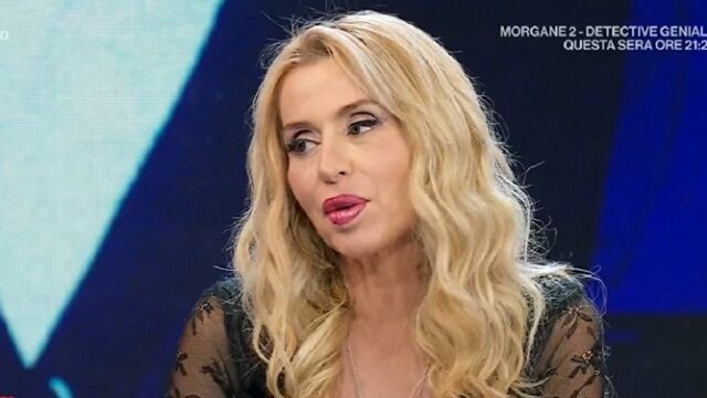 Valeria Marini ha un nuovo amore: paparazzata con un noto politico