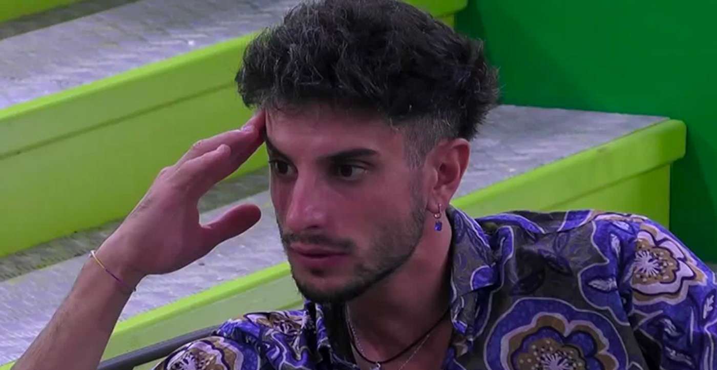 Garibaldi tira un pugno contro il muro dopo le recenti accuse