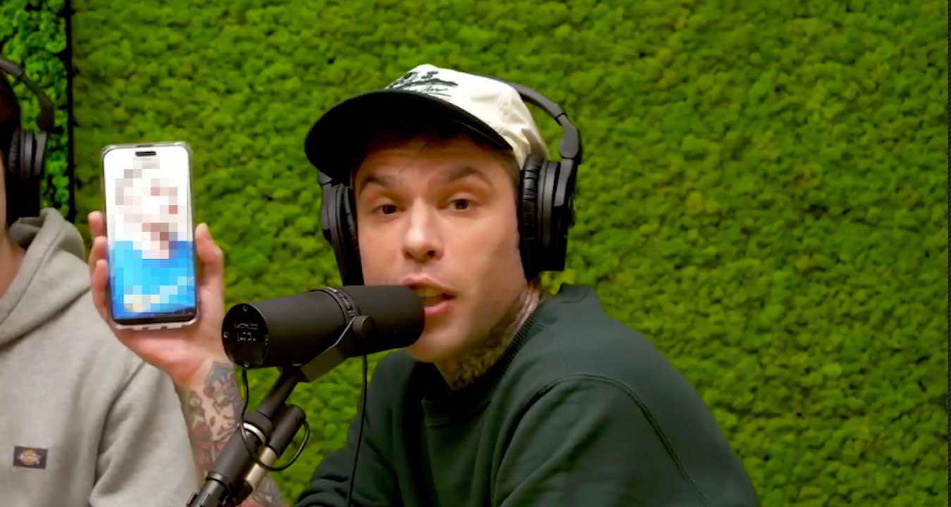 Fedez è una furia, mostra la foto di un hater (ma sbaglia persona) Fedez è una furia, mostra la foto di un hater (ma sbaglia persona)