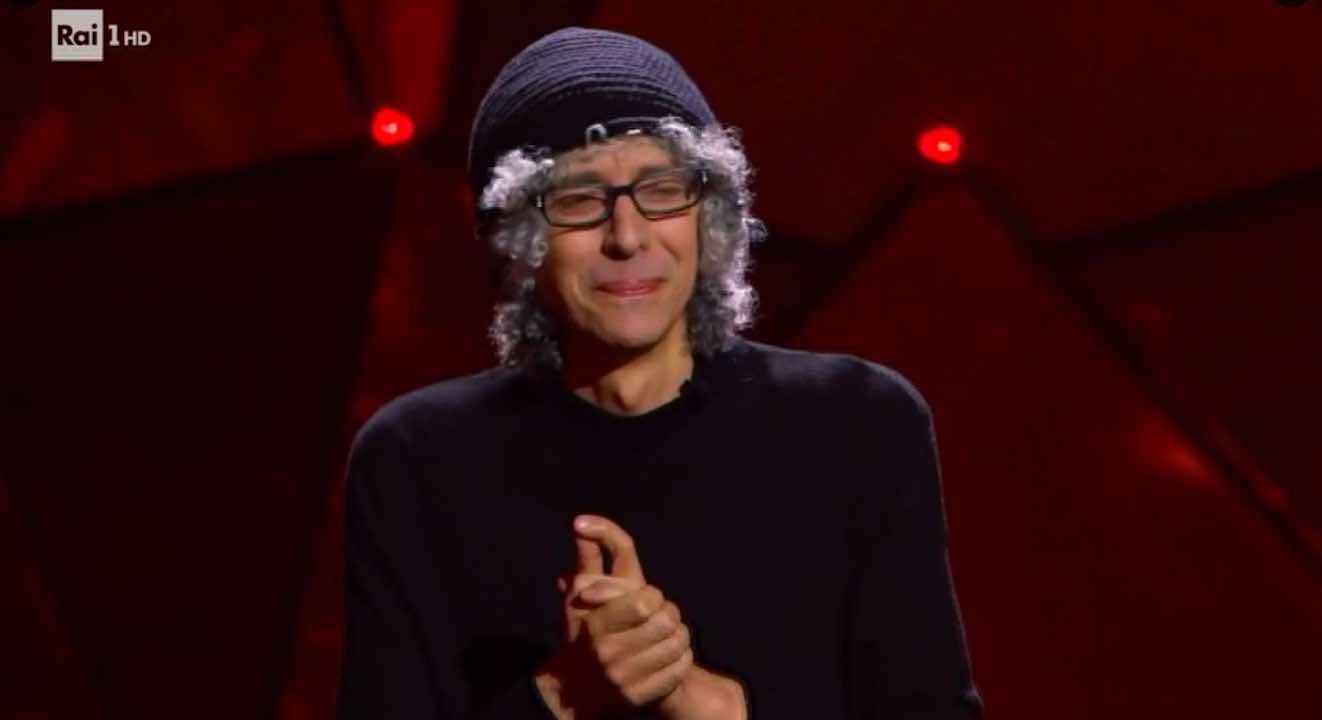 Giovanni Allevi torna a suonare il piano dopo la malattia (VIDEO) Giovanni Allevi torna a suonare il piano dopo la malattia (VIDEO)