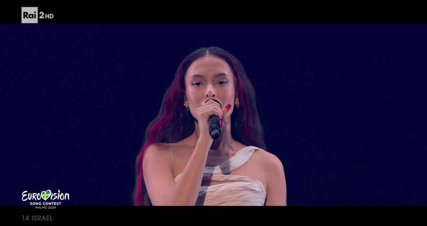 Eurovision, la cantante di Israele sommersa di fischi alle prove