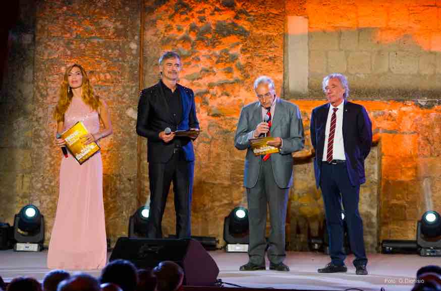 Beppe Convertini alla Guida del Premio Cimitile 2024 su Rai 2