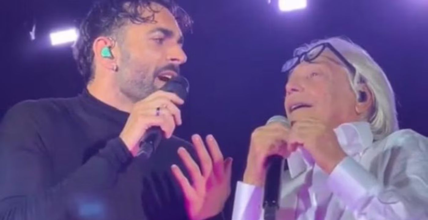 Marco Mengoni si esibisce al concerto di Nino D'Angelo (VIDEO)
