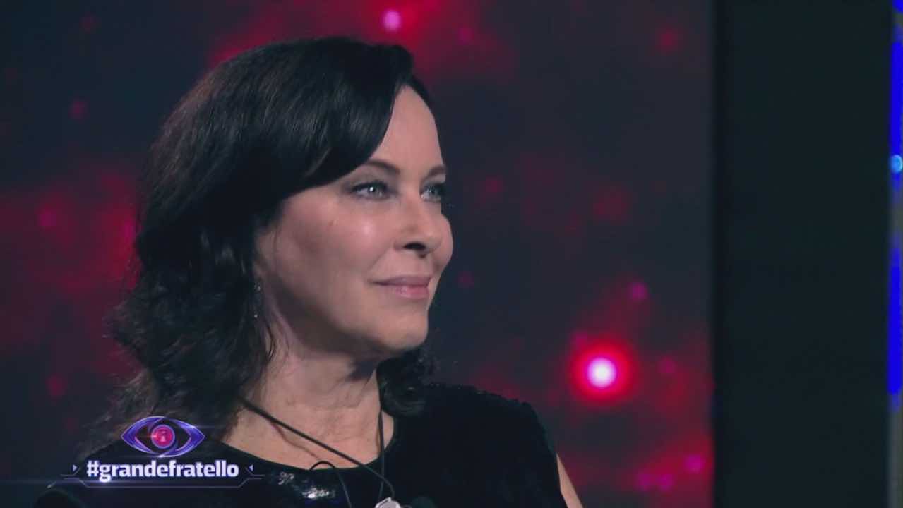 Grande Fratello, Clarissa Burt lascia la Casa: il motivo