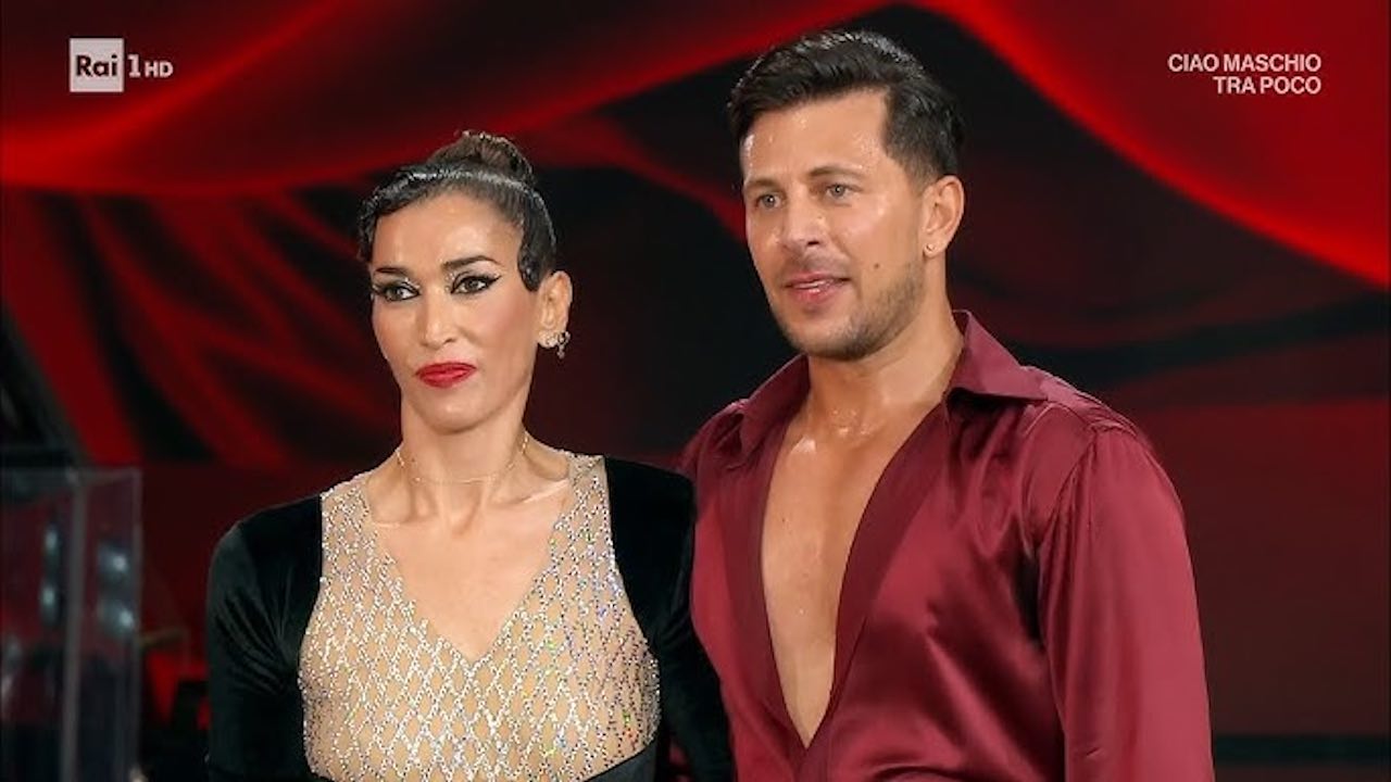 Ballando con le stelle Nina Zilli potrebbe essere eliminata stasera Ballando con le stelle Nina Zilli potrebbe essere eliminata stasera