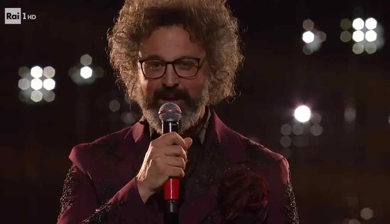 Simone Cristicchi annulla il concerto: "Diagnosticata paralisi di Bell"