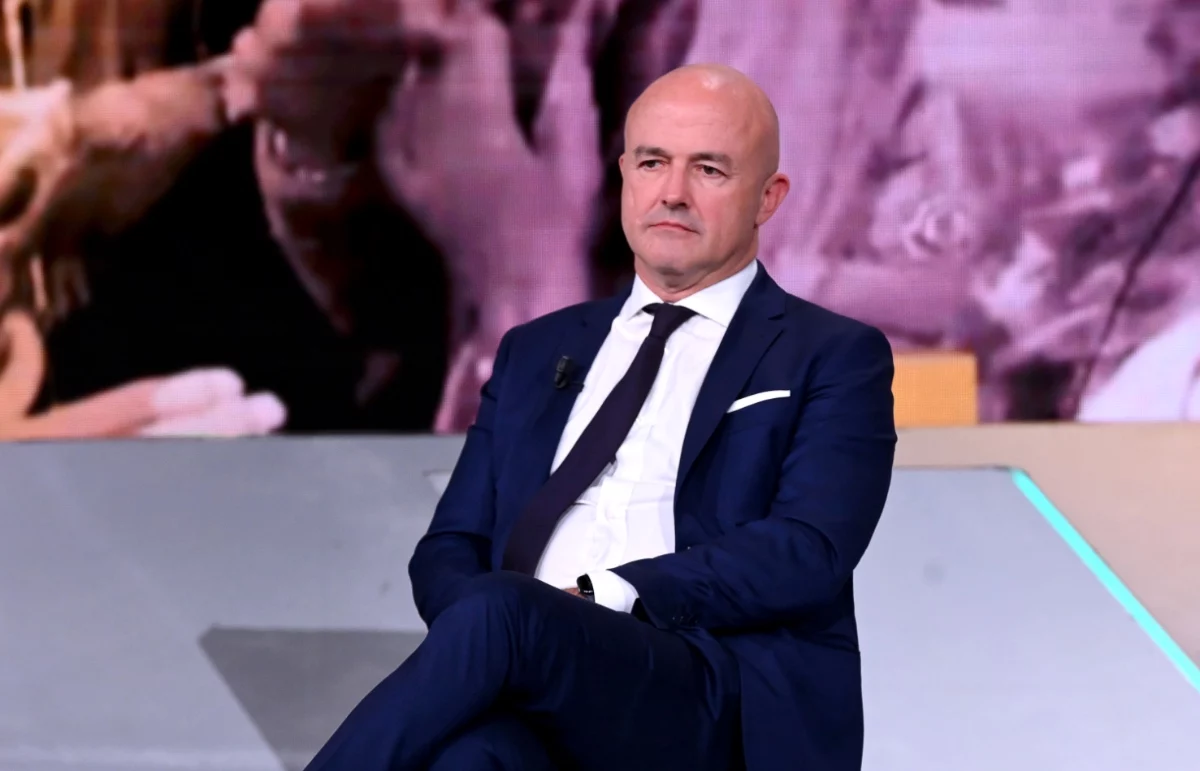 Intervista a Marco Poggi, Gianluigi Nuzzi sbotta: "È falso ...