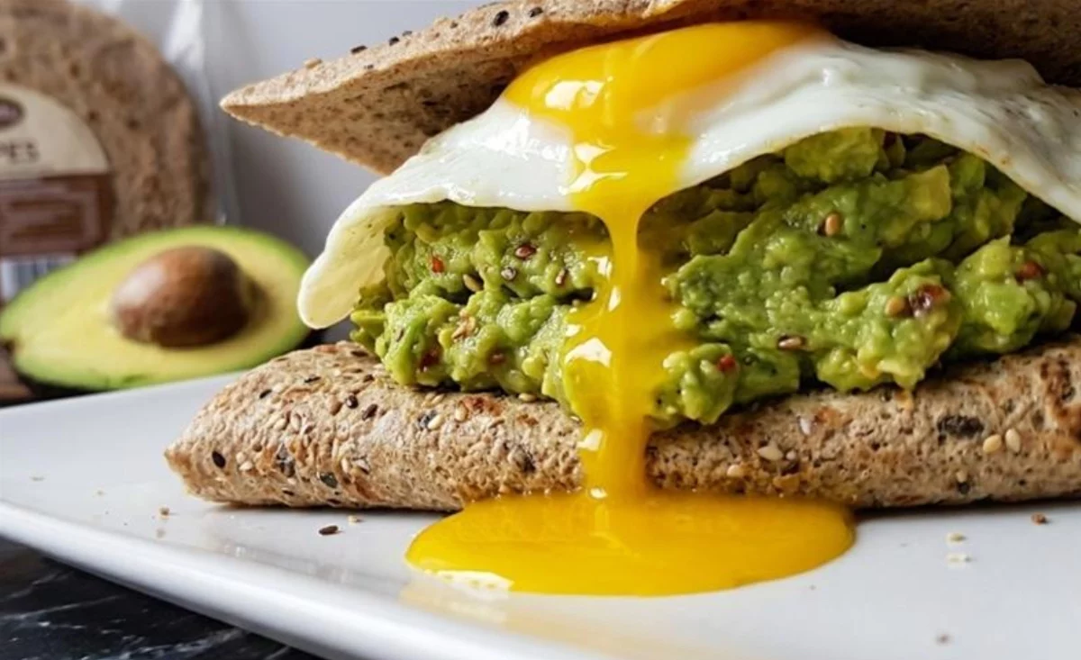 Piadina con avocado e uovo: la ricetta perfetta per un pranzo leggero ...